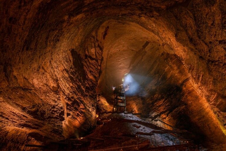 Missouri Caves: A Visitor's Guide
